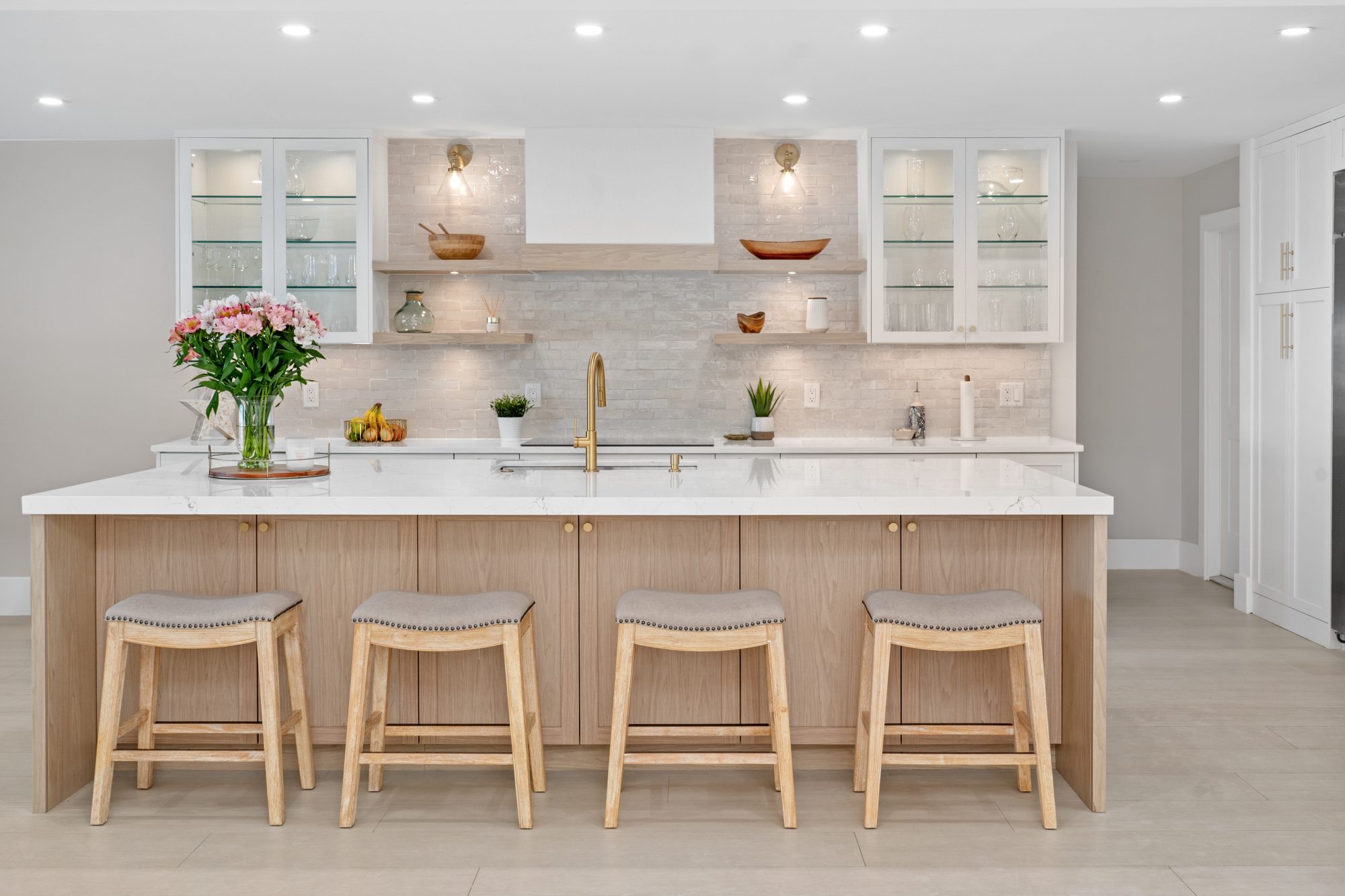 Miralis Cabinets Design épuré Et Jeux De Lumière Impeccables! Cette